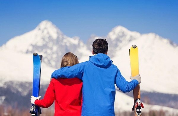 A Simple Guide to the Basic Pieces of Ski Clothes for Your Next Snow ...