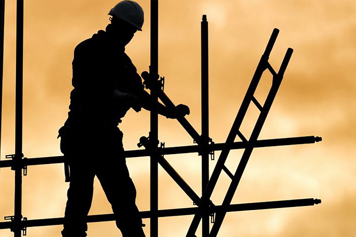 Simple Guide to Safely Using Industrial Ladders