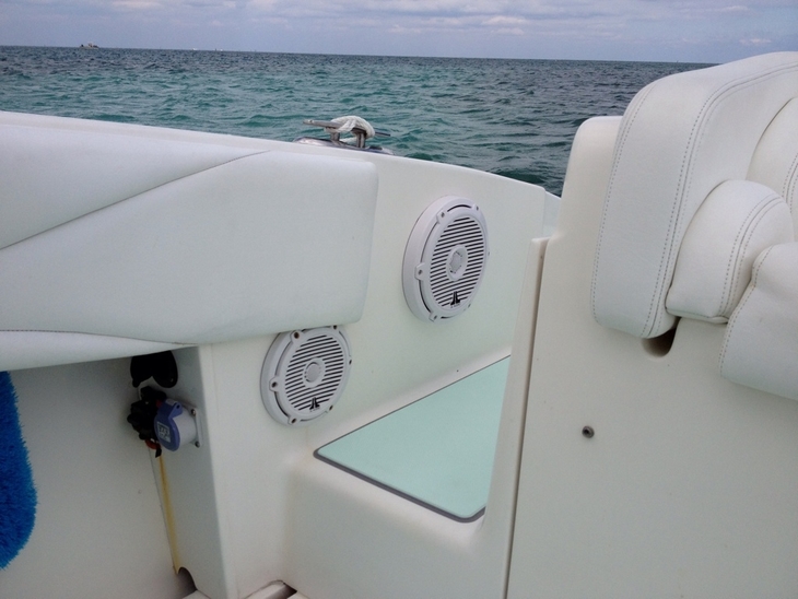 A Simple Guide to Choosing the Right Marine Speakers for Your Boat
